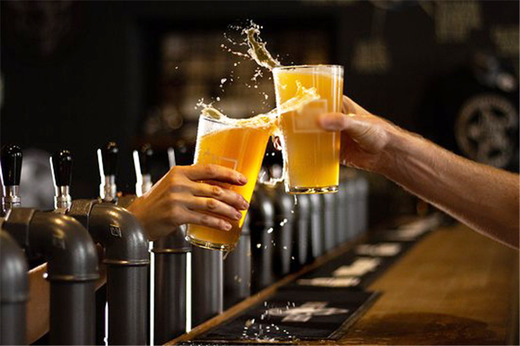 What is the difference between "light beer" and "full-bodied beer"?